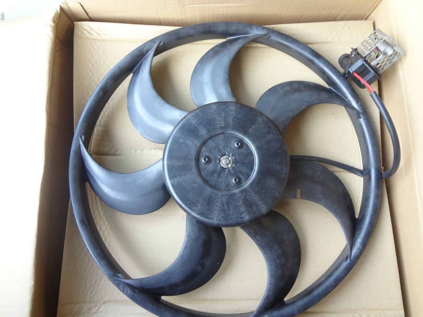 Holden พัดลมหม้อน้ำ 0130303246 24431828 90570740 สำหรับ Opel Chevrolet ...